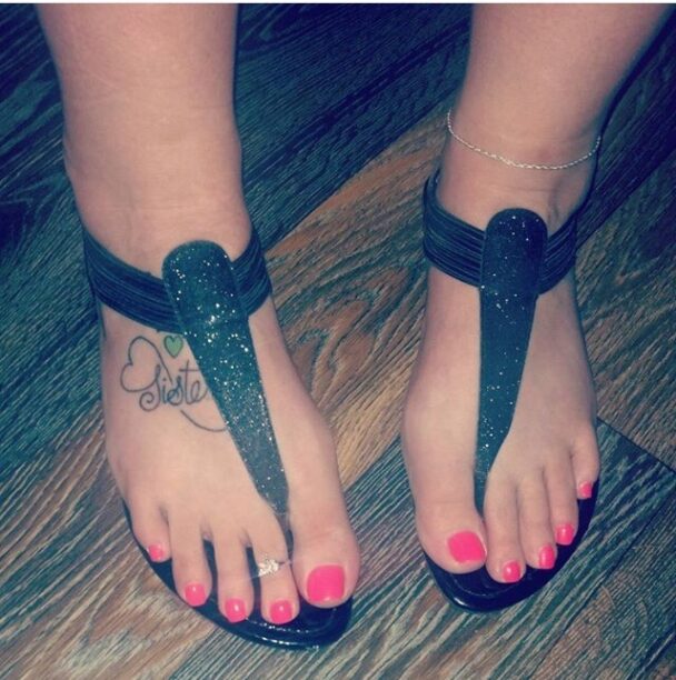 Amber Divine Crews Feet (2 photos) Sexy Feets - Celeb Feets