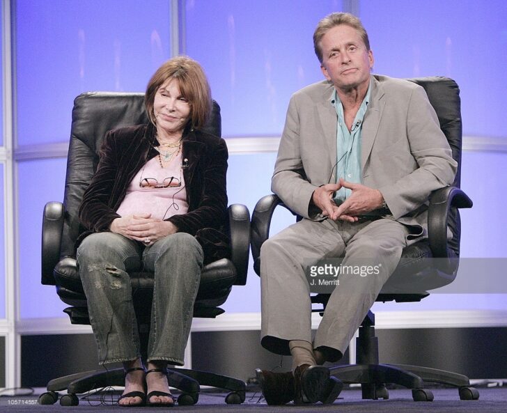 Lee Grant Feet (4 photos) Sexy Feets - Celeb Feets