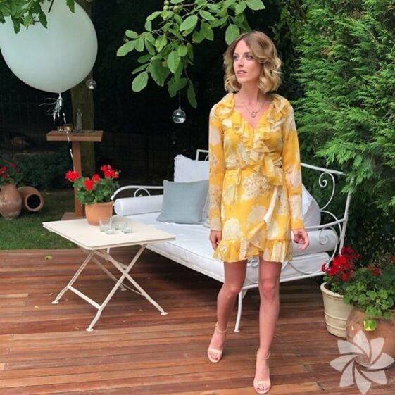 Bige Oenal Feet (10 photos) Sexy Feets - Celeb Feets