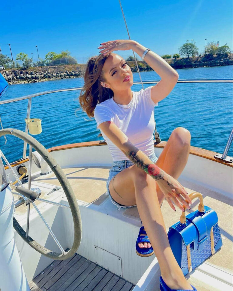 Victoria Waldrip Feet (4 pics) Sexy Feets - Celeb Feets