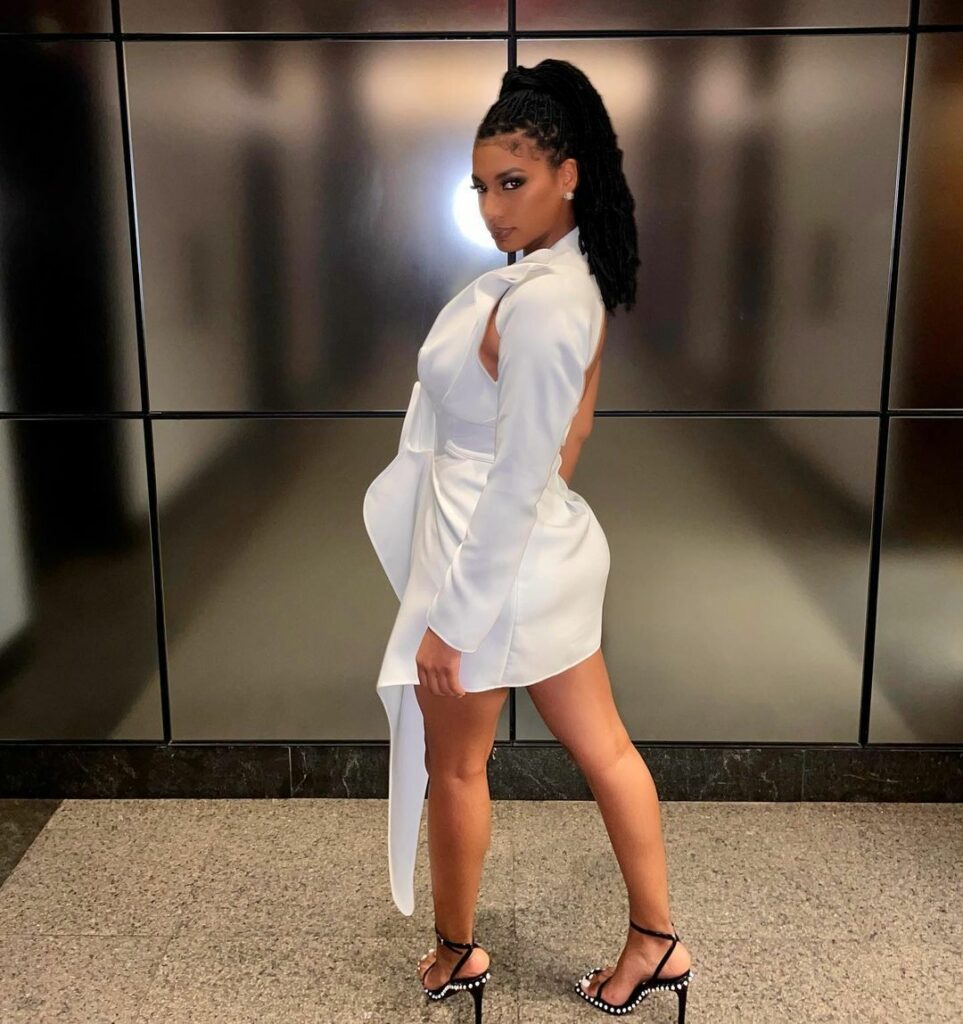 Taylor Rooks Feet (3 photos) Sexy Feets - Celeb Feets