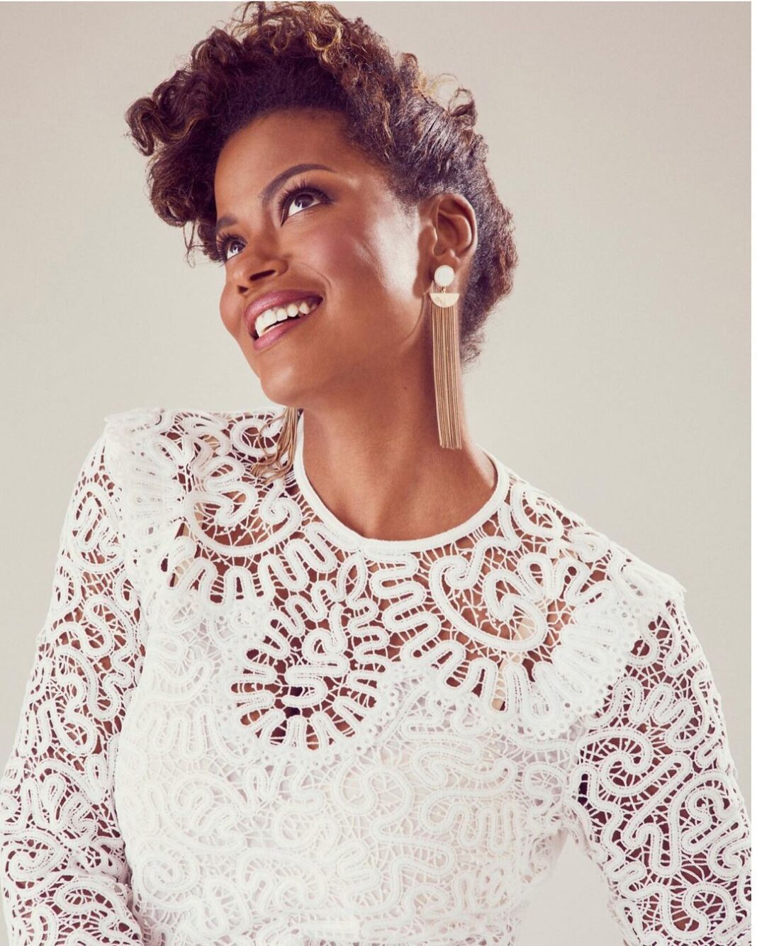 Cassandra Freeman – 2022 Net Worth, Career, Wiki, Age & Early Life ...