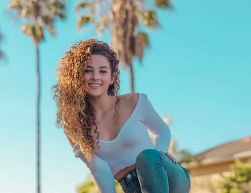 Sofie Dossi Bio, Age, Boyfriend, Family, Merch, Songs, Net Worth – Celebrity