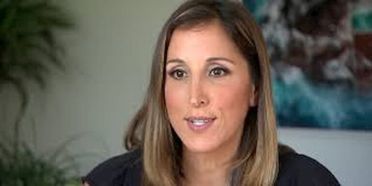 Yasmin Vossoughian Bio, Age, Family, Husband, Net Worth, Salary | Celebrity
