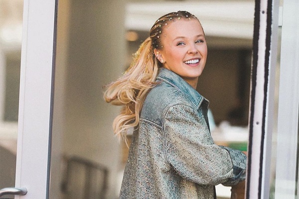 JoJo Siwa’s pregnancy story is debunked as claim resurfaces on social ...