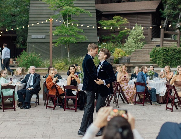 Who is Wednesday Star Hunter Doohan married to? He is gay? details to ...