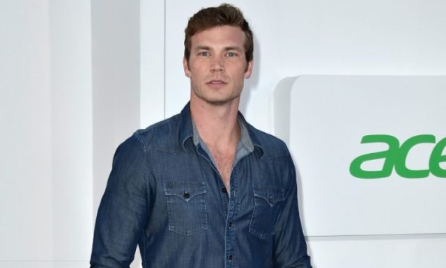 Derek Theler Bio, Married, Wife, Dating, Girlfriend, Body Measurements ...