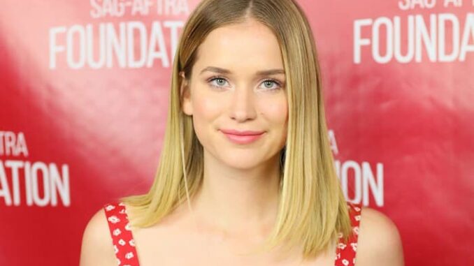 Elizabeth Lail Bio, Age, YOU, Movies, Husband, Height, Once Upon A Time ...