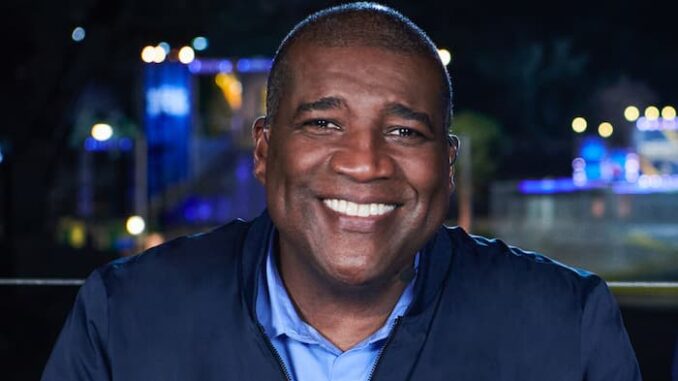 Curt Menefee Bio, Age, Wife, Net Worth, Height, Salary, Football ...