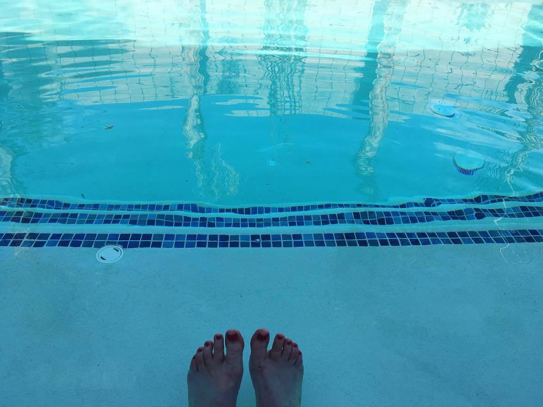 phoebe-bottoms-feet-celeb-feet